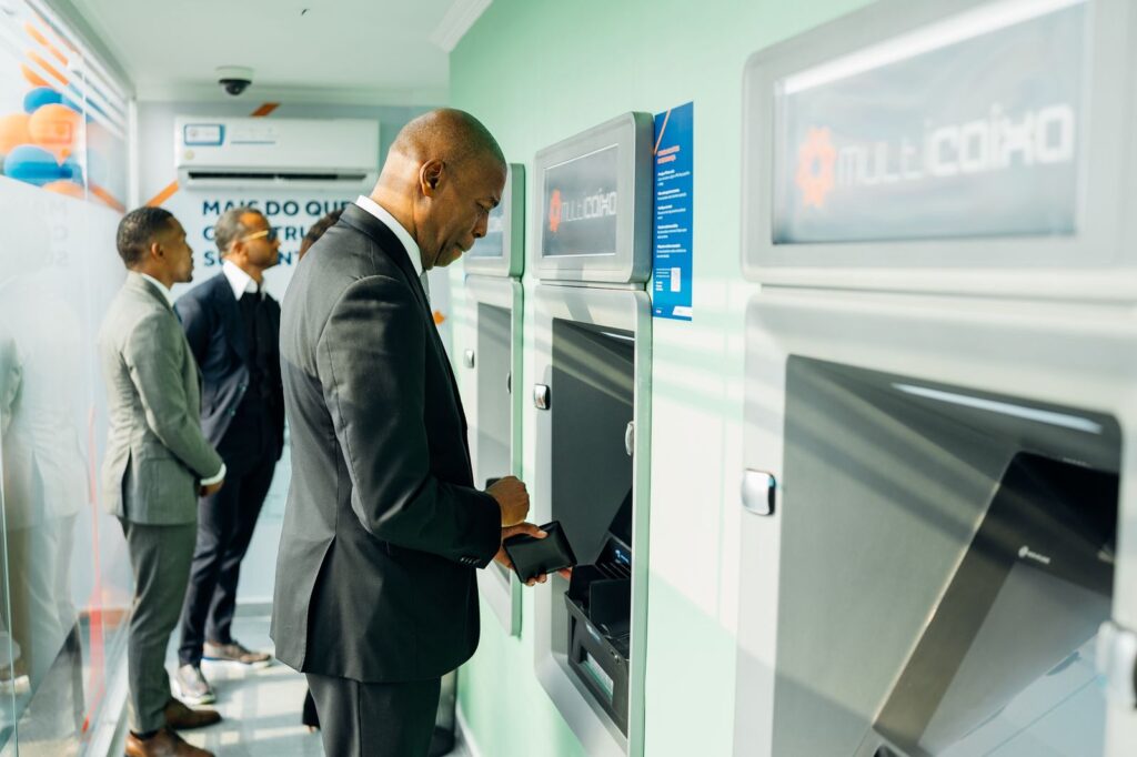 Access Bank Angola inaugura primeiro ATM Center e Access Point em ...